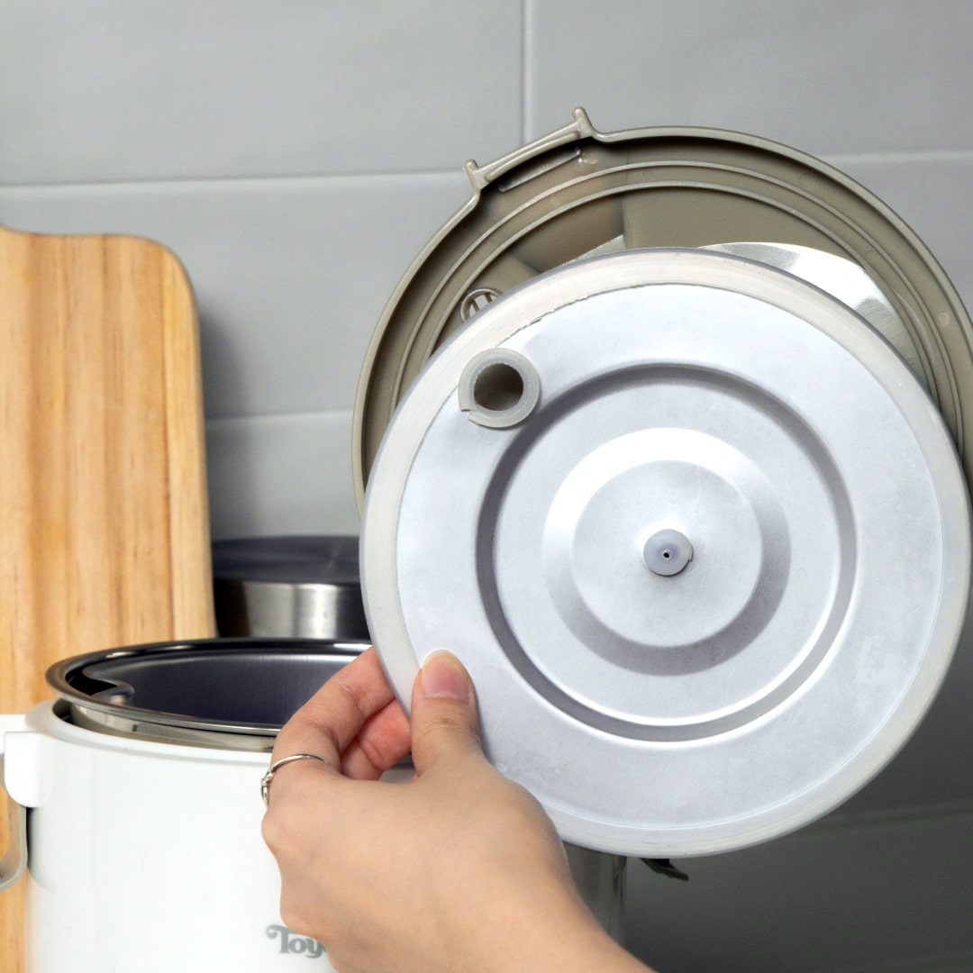 TOYOMI 0.6L Mini Rice Cooker with Stainless Steel Pot RC 616 | TOYOMI